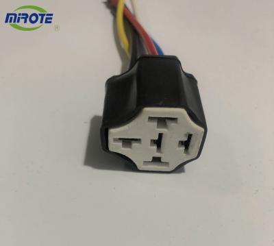 China Recamic Socket  Auto Wiring Harness 12V 5 Pins , SPDT Replacement Wire Harnesses For Autos 14 Awg for sale