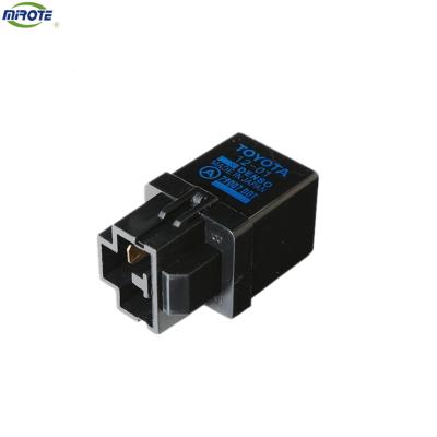 Cina Automobile 81890-12070 di Toyota 81890-12110 12v 3 Pin Flasher Relay in vendita