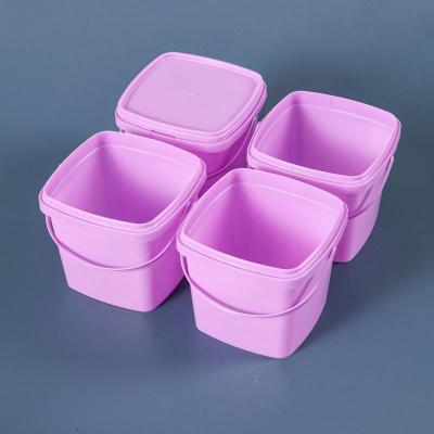 China 1L Square Plastic Bucket with Lid Manufactured Easy-Opening Food Storage Container for sale