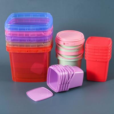 China 1L Square Plastic Bucket with Lid Manufactured Easy-Opening Food Storage Container for sale