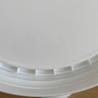 Cina Strumento personalizzato 2L 5L 8L 10L 20L 25L 5 galloni secchio di plastica con coperchio e maniglia durevole in vendita