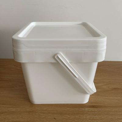 Cina Manico in polipropilene Bottine quadrate di plastica 4L 5L 6L 8L 10L per il trasporto di bevande in vendita