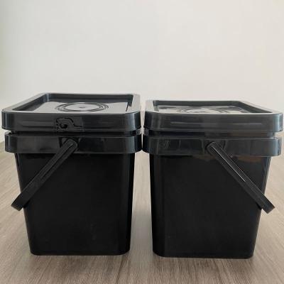 Cina Bottile di plastica quadrata da 5 litri con colore giallo e pareti durevoli da 1,0-2,5 mm in vendita