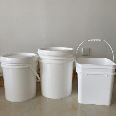 Cina 10L 15L 18L 20L 25L secchio di plastica in PP con coperchio di sbuco certificato da GAP/ISO/FDA colore rosso in vendita