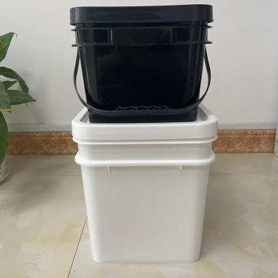 Cina Scafo di plastica quadrato da 2 galloni con capacità di 8 litri e certificazione GAP/ISO/FDA in vendita