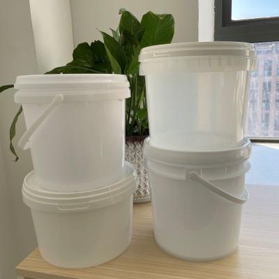China Chemical 4L Plastic Bucket with Lid and Handle Plastic Container for sale