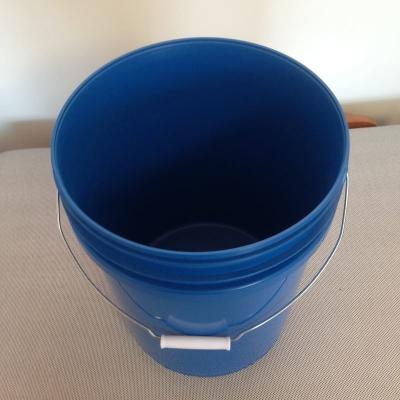 Cina Bottile di plastica in polipropilene da 20 litri con manico e coperchio per 5 galloni Bottile per vernice in vendita