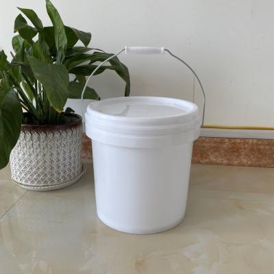 Cina Botti di polipropilene da 10 litri con coperchio e manico OEM Contenitore di vernice in plastica da 2 galloni in vendita