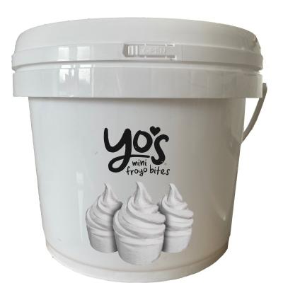 Cina Bottile di plastica in PP bianco da 8 litri con coperchio e maniglia in materiale resistente alle sostanze chimiche in vendita
