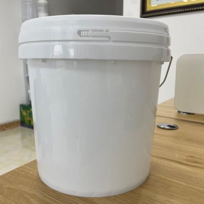 Cina Bottile di plastica in PP bianco da 8 litri con coperchio e maniglia in materiale resistente alle sostanze chimiche in vendita
