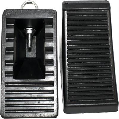 China 4,4 libras del aparcamiento auto de cuñas de goma sólidas resistentes de la rueda con el ojeteador en venta
