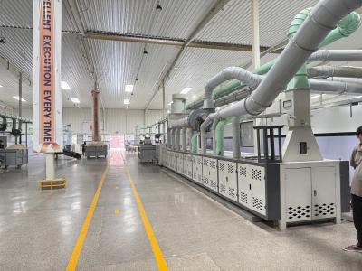 China Máquina de reciclaje de residuos de tejidos de calzado de nuevo tipo de alta eficiencia para la fabricación de hilo en venta