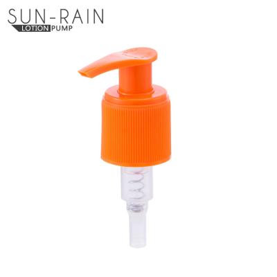 Cina La pompa di plastica materiale dell'erogatore della lozione dei pp Ribbed l'alluminio liscio 1.2cc SR-303 in vendita