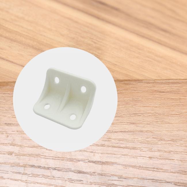 Multiple JINHAN Plastic L-Brackets showing consistent manufacturing quality