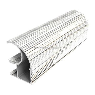 Cina Profili di alluminio di grado galvanizzato personalizzati progettati con precisione per applicazioni industriali e commerciali versatili in vendita