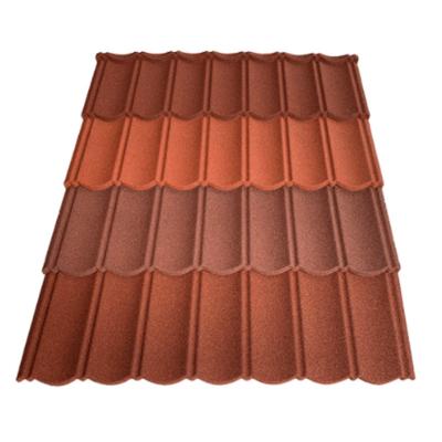 Cina Materiali di rivestimento colorati Tetti in lamiera Pietra rivestita Piastrelle di tetto in metallo con lunghezza personalizzata in vendita