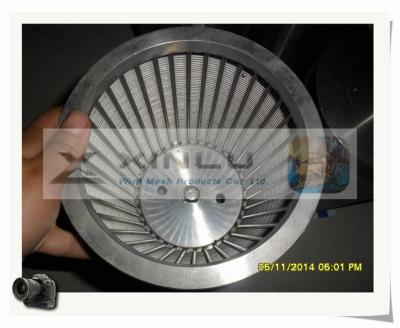 Cina 3,3 x il filtro cilindrico della scanalatura del cavo 0.7mm del cuneo di acciaio inossidabile di 6.5mm ha personalizzato in vendita