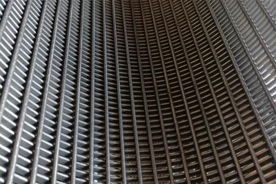 Cina Il cavo di SS304 Johnson Continuous Slot Screen V ha avvolto il tubo filettato di BSP in vendita