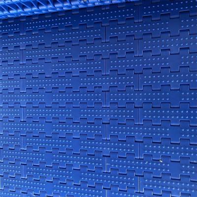 Cina Cintura trasportatrice a catena di plastica blu Cintura trasportatrice elettrica a carico pesante in vendita