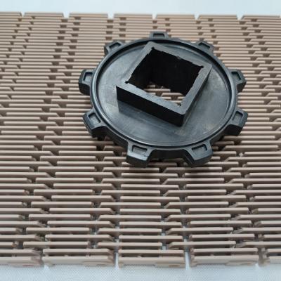 Cina Cintura trasportatrice a legame con la catena Cintura di plastica con rulli per l'industria della trasformazione degli imballaggi in vendita