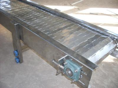 Cina Cintura trasportatrice a maglia di filo piatto metallico flessibile 304 in acciaio inossidabile in vendita