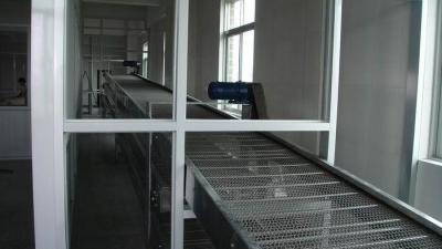 Cina Cintura trasportatrice a maglia di filo piatto metallico flessibile 304 in acciaio inossidabile in vendita