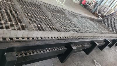 Cina 304 Stainless Steel Mesh Conveyor Belt Flex Flat Wire Mesh in vendita