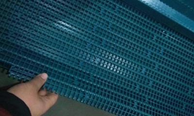 Cina 1000 cintura trasportatrice modulare in plastica con positrack in vendita