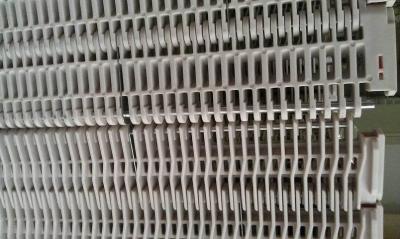 Cina Cintura trasportatrice di plastica modulare a griglia di scarico per trasportatori a taglio di coltello in vendita