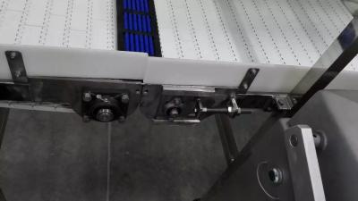 Cina Tavole di lavoro Linea di assemblaggio Convogliere a cintura/Fabbricazione Convogliere a cintura a curva di 45 / 90 / 180 gradi in vendita