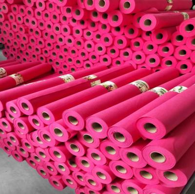 China Tecido de embrulho não tecido spunbond de polipropileno para material de embalagem de flores à venda