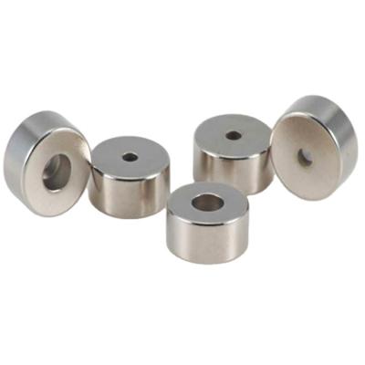 중국 네오디미엄 자석 M5 반도리 25x4mm 둥근 구멍 산업 판매용