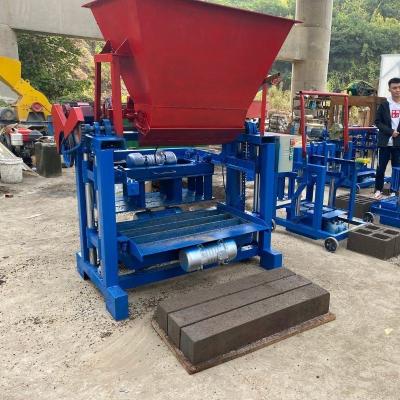 China Máquina de fabricação de blocos de tijolos para pavimentação de concreto com baixo custo de envio à venda