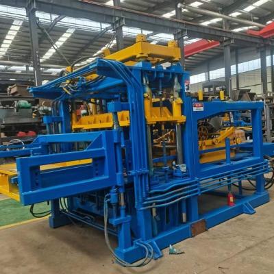 Cina Richiesta personalizzata Macchina di fabbricazione di mattoni di cemento completamente automatica con prestazioni in vendita