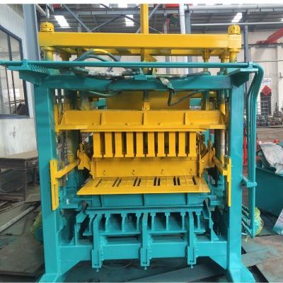 Cina 3200*2100*2400 mm Piastrello per cemento per calcestruzzo completamente automatico Holland Block Brick Making Machine in vendita