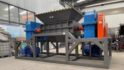 Cina Macchina per il riciclaggio diretto degli pneumatici Tire Double Shaft Shredder con 55sicr materiale della lama in vendita