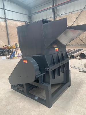 Cina 100% di riciclaggio vantaggio PET materiale trituratrice 220V 360V pulverizer macinatore in vendita