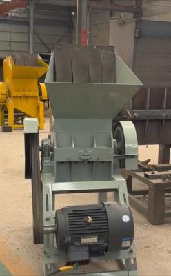 China MCF-300 Máquina trituradora de 400 kg/h Máquina trituradora de plástico Trituradora de paletes de resíduos industriais à venda