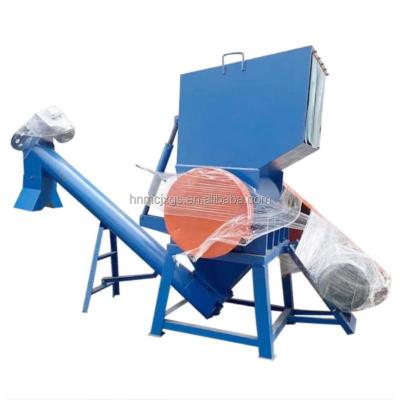 China Máquina de trituração de garrafas de plástico de 50 HP com pedidos personalizados e lâminas giratórias à venda
