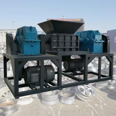 China Recycling Scrap Car Truck Tires Dual-Shaft Shredder with Rotating Mesh and Performance for sale