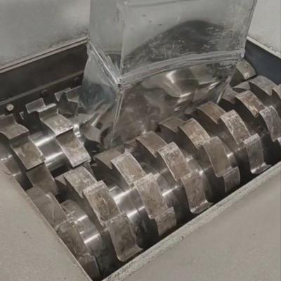 Cina Distribuitore di bottiglie di plastica per uso domestico destinato al mercato del riciclaggio in vendita