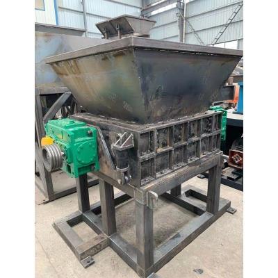 China Máquina de trituração a duplo eixo para espuma de resíduos de garrafas de plástico e resíduos de pneus de borracha à venda