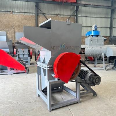 China Recycling Final Product Plastic Pet Bottle Crusher Machine with 6 Rotating Blades for sale