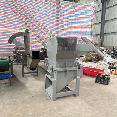 China Recycling Final Product Plastic Pet Bottle Crusher Machine with 6 Rotating Blades for sale