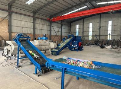 Cina Macchina per il riciclo di bottiglie di plastica di scarto Pet Crushing Line di pulizia 8-16mm Dimensione di uscita in vendita