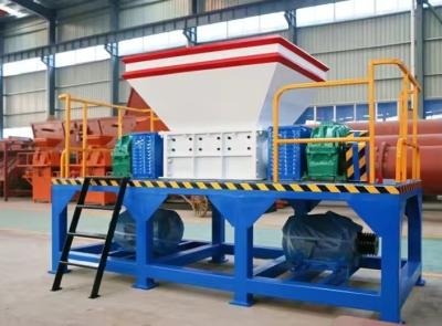 Cina Macchine di triturazione di tessuti a doppio mozzo per la produzione di rifiuti di plastica computerizzata in vendita