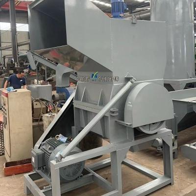 Cina Miscelazione di materie prime blocchi di gomma Macchina di frantumazione Riciclaggio competitivo Peso 700 kg in vendita