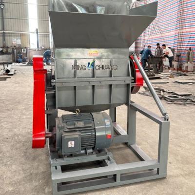 Cina Popular Crusher di vassoio di olio di plastica Flat Knife Crusher con trasportatore incluso in vendita