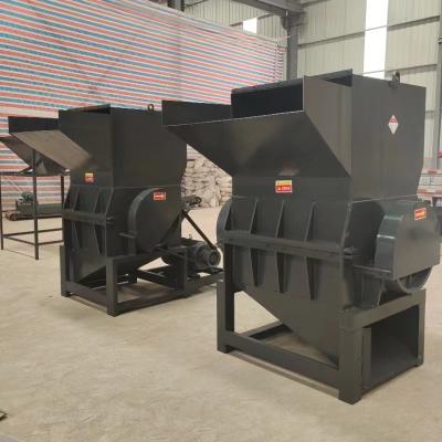 Cina Popular Crusher di vassoio di olio di plastica Flat Knife Crusher con trasportatore incluso in vendita
