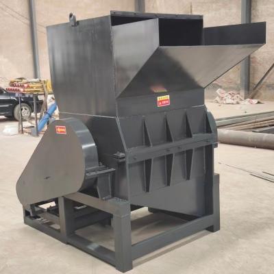Cina Popular Crusher di vassoio di olio di plastica Flat Knife Crusher con trasportatore incluso in vendita